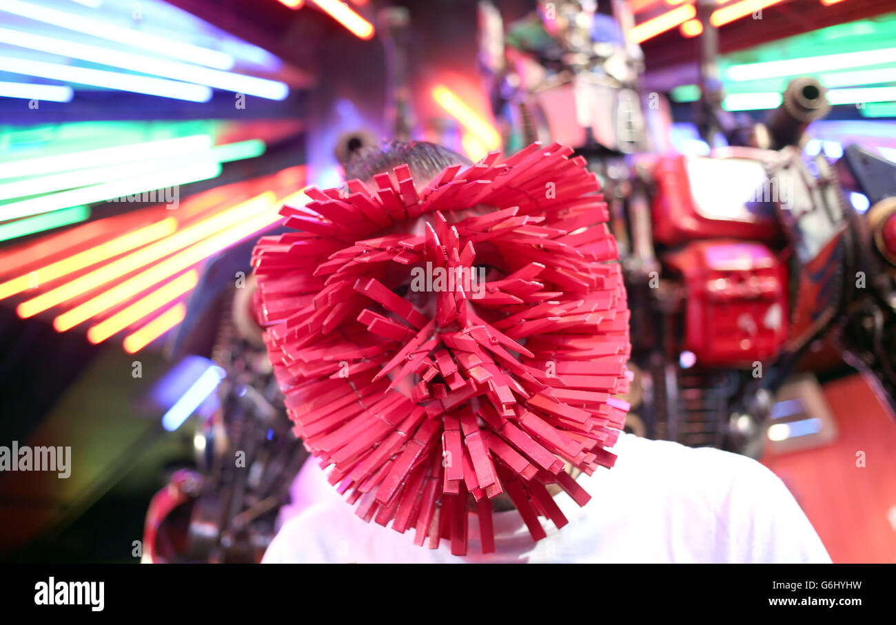 Kelvin Mercado, also known as Peg Man, breaks the record of how many ...