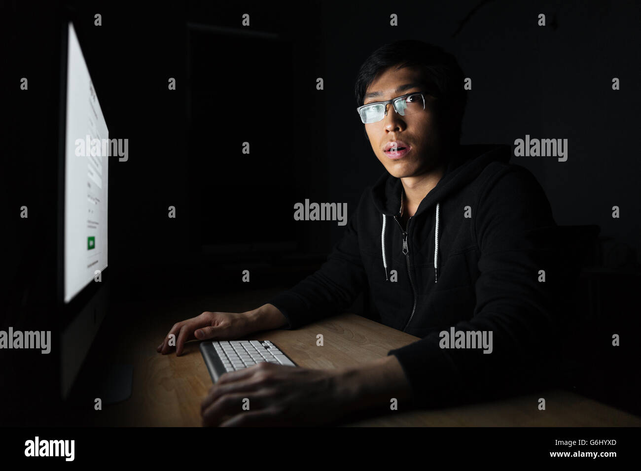 Asian technology worker hi-res stock photography and images - Alamy