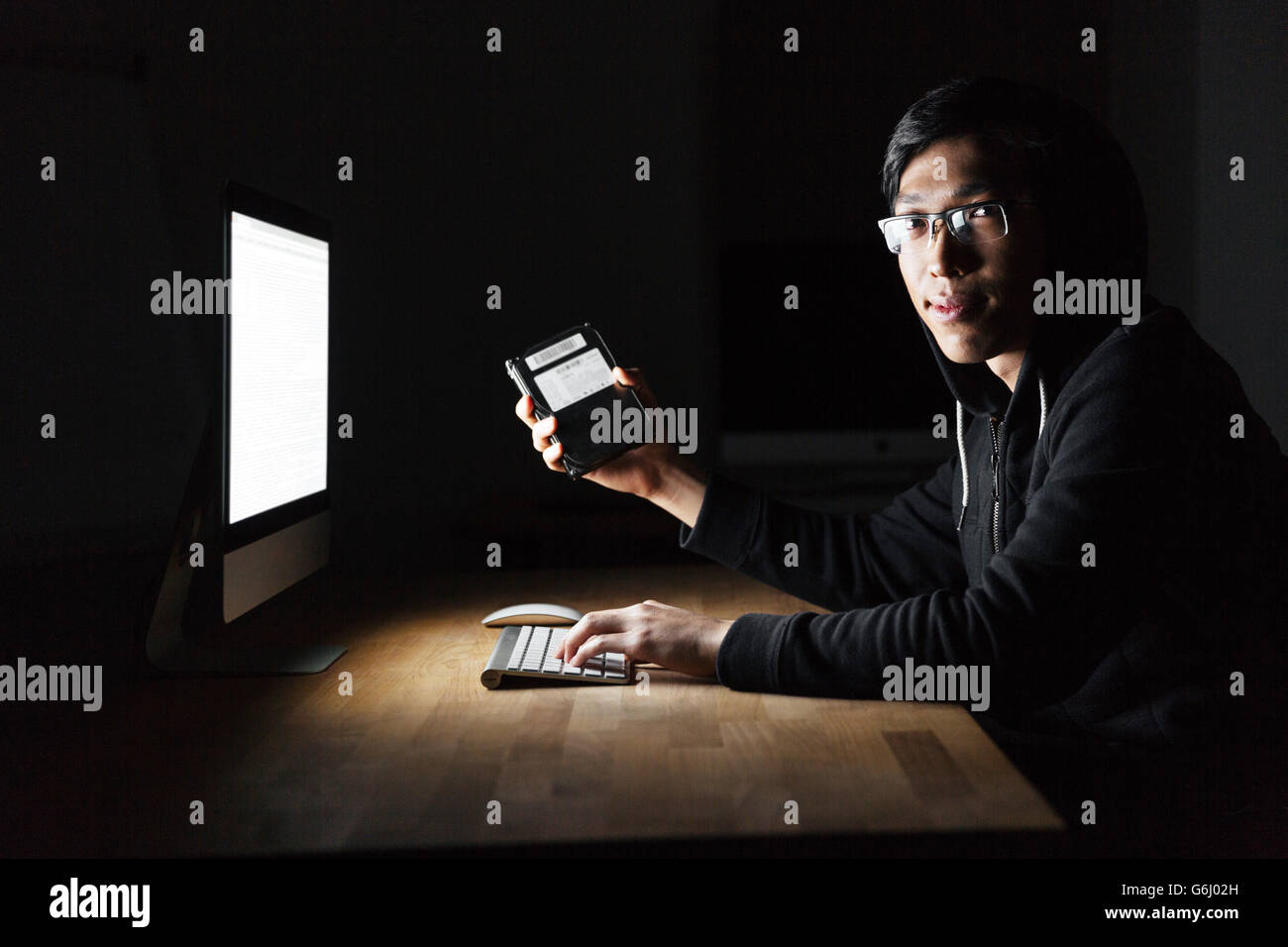 Cyber hacker office hi-res stock photography and images - Alamy