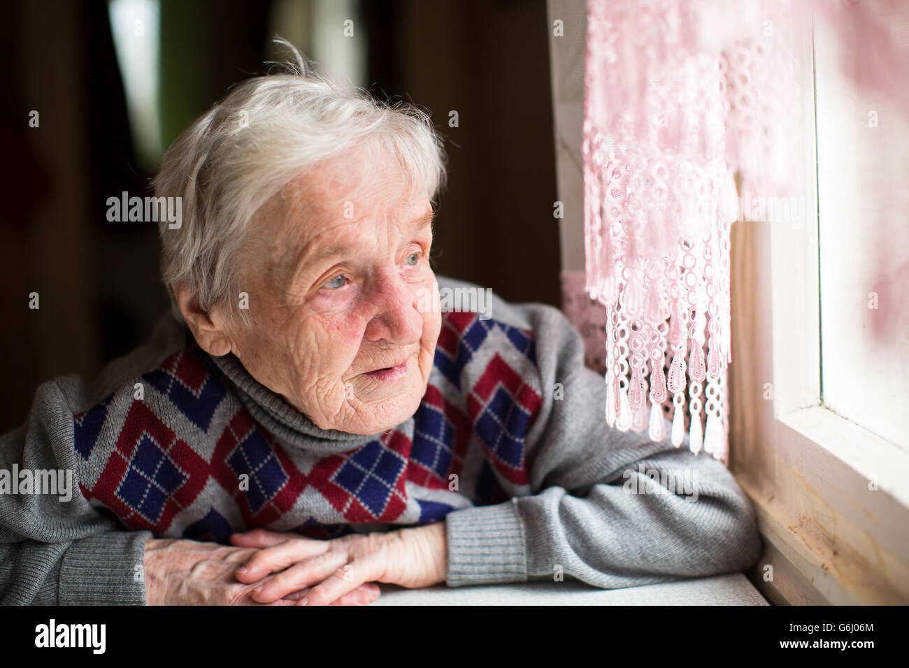 Old lady looking out window hi-res stock photography and images - Alamy
