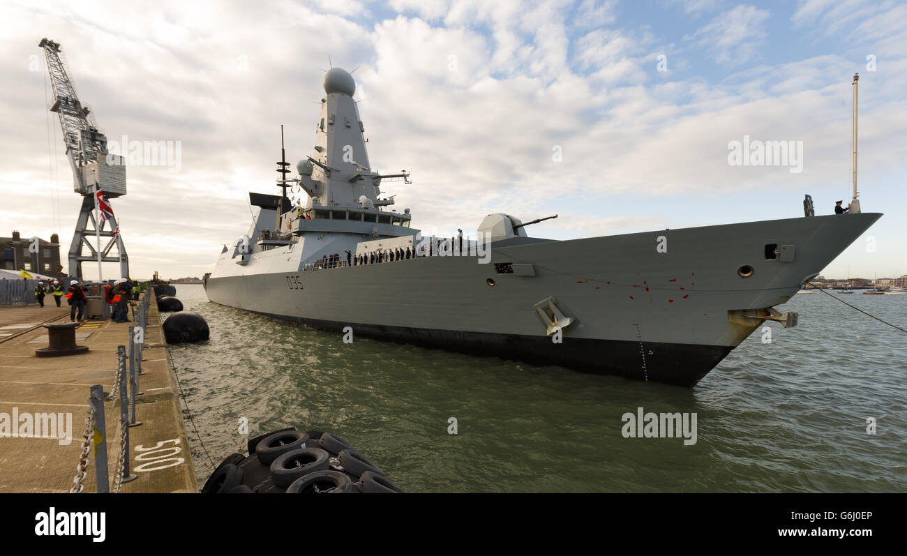 Hms dragon returns home hi-res stock photography and images - Alamy