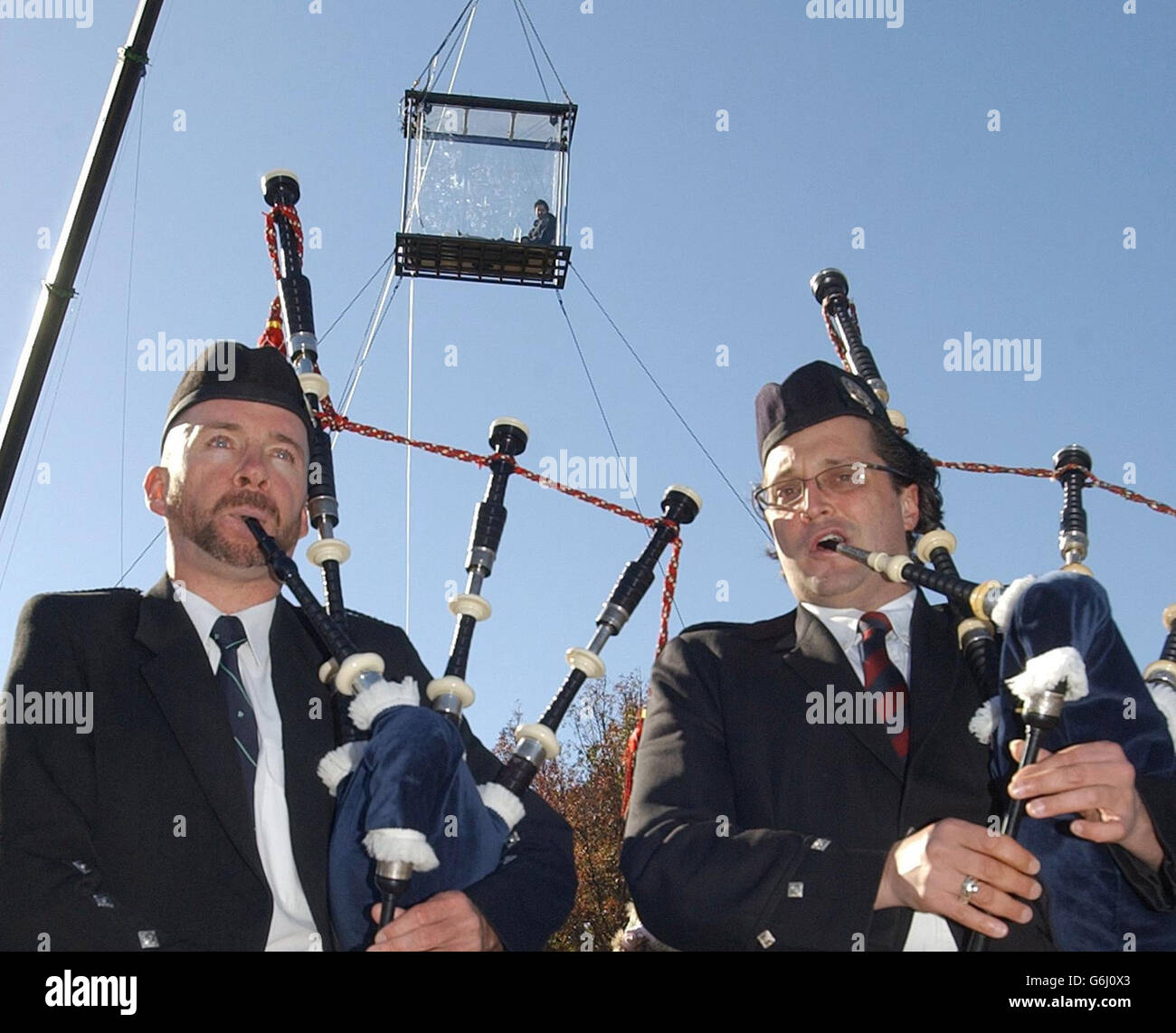 David blaine box hi-res stock photography and images - Alamy