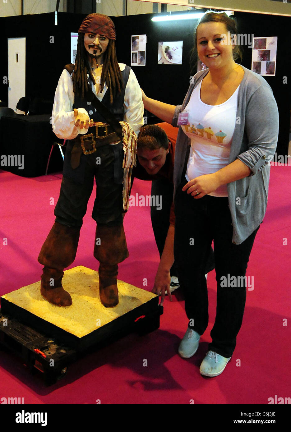 Lara Clarke arrives at Cake International with her Jack Sparrow cake ...