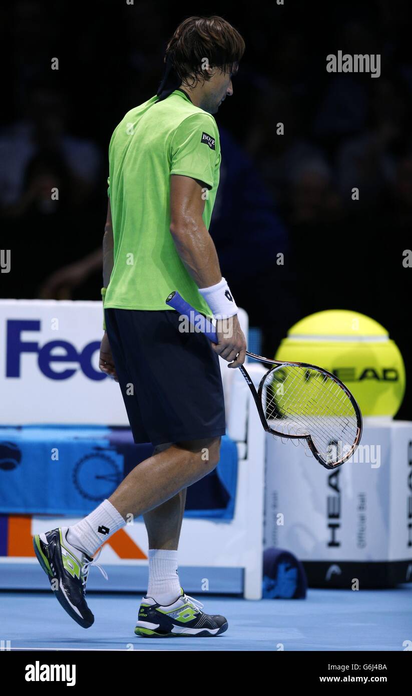 Tennis racquet breaks hi-res stock photography and images - Alamy