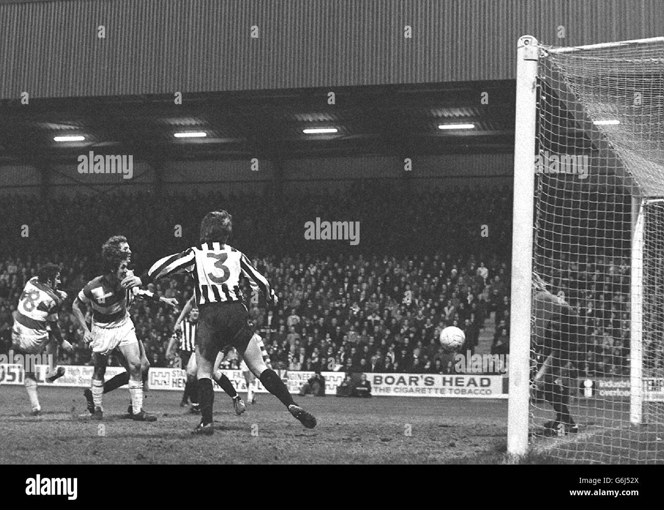 Qpr v notts county hi-res stock photography and images - Alamy