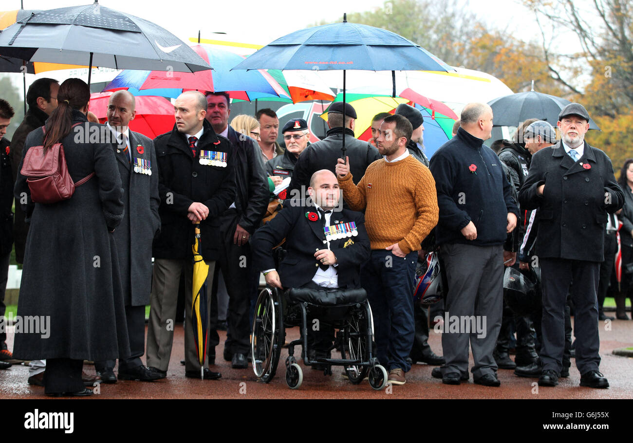Members of the public, veterans and service personnel gather to pay ...