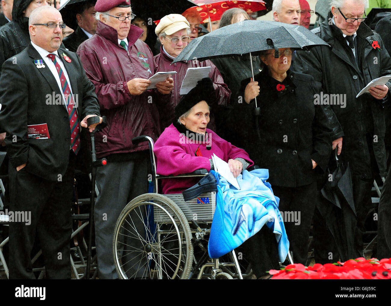 Last surviving WW1 widow, Dorothy Ellis (centre in wheelchair) at the ...