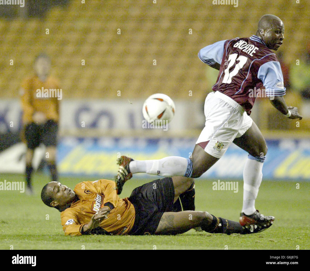 Wolves v burnley hi-res stock photography and images - Alamy