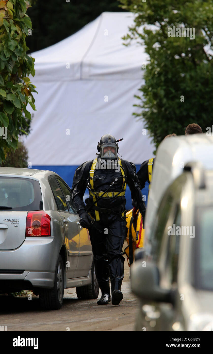 Underwater and confined space search team hi-res stock photography and ...