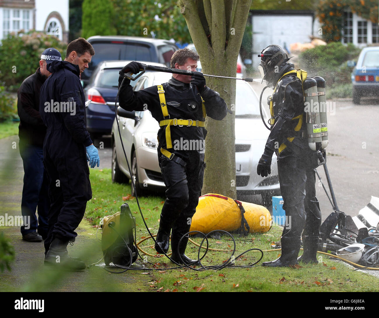Underwater and confined space search team hi-res stock photography and ...