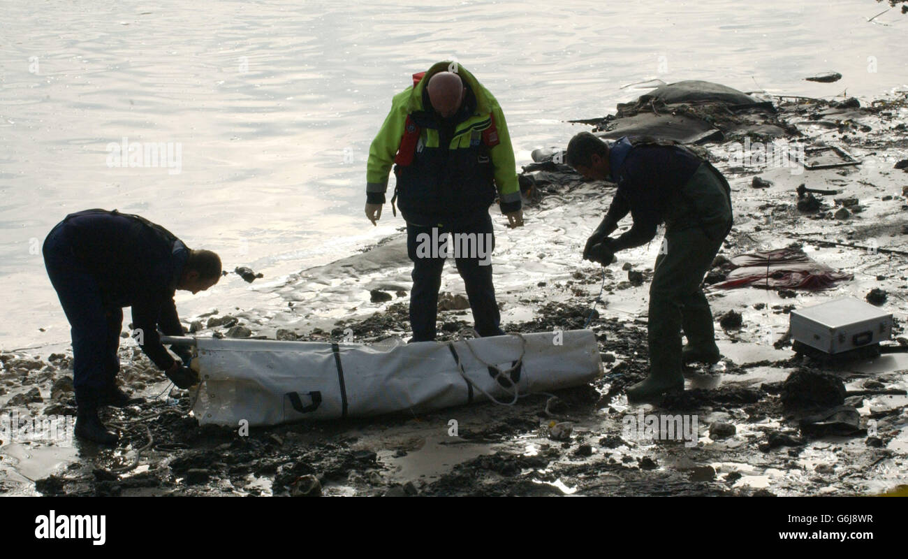 Body recovered from the Thames Stock Photo - Alamy