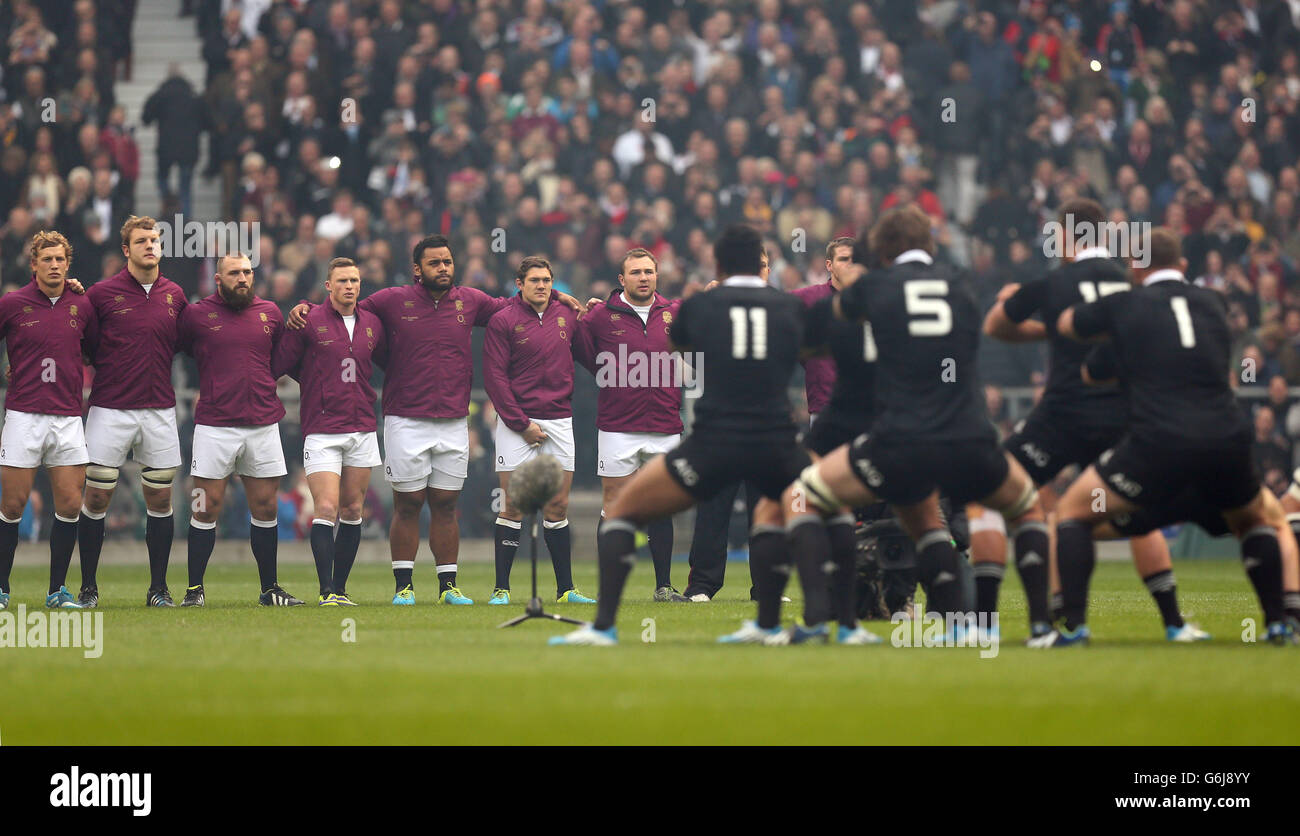 New Zealand perform the 'Haka' against England during the QBE ...