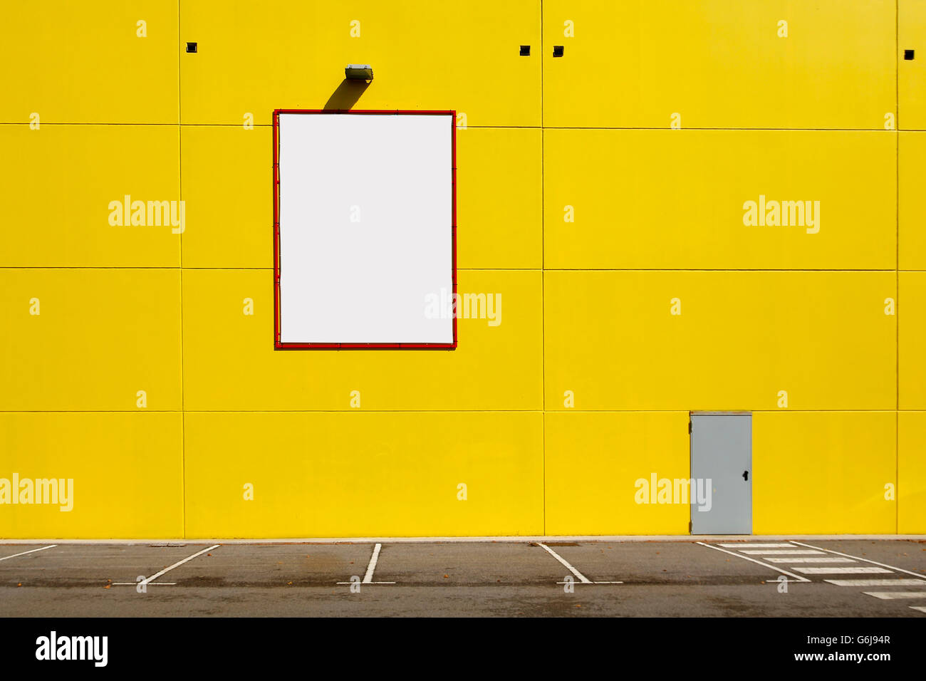 Wall advertisement hi-res stock photography and images - Alamy