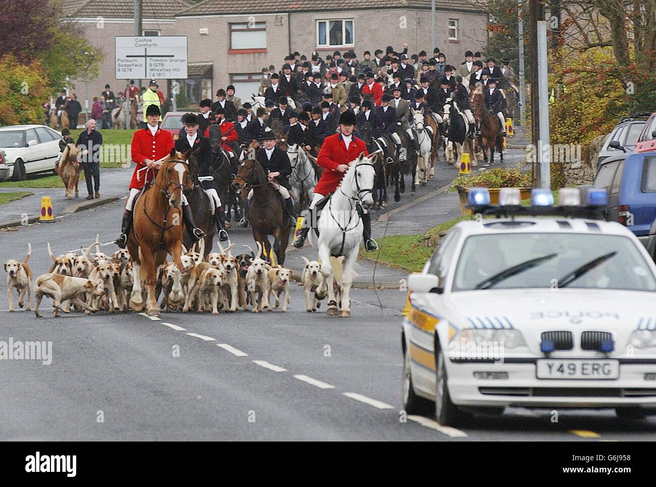 Fox hunters hunt supporters ride into trimdon hi-res stock photography ...