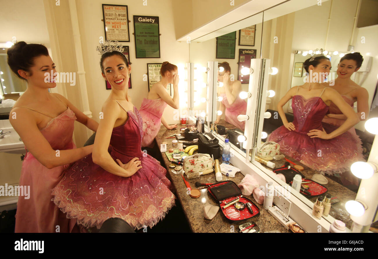 Ballet backstage theatre hi-res stock photography and images - Alamy