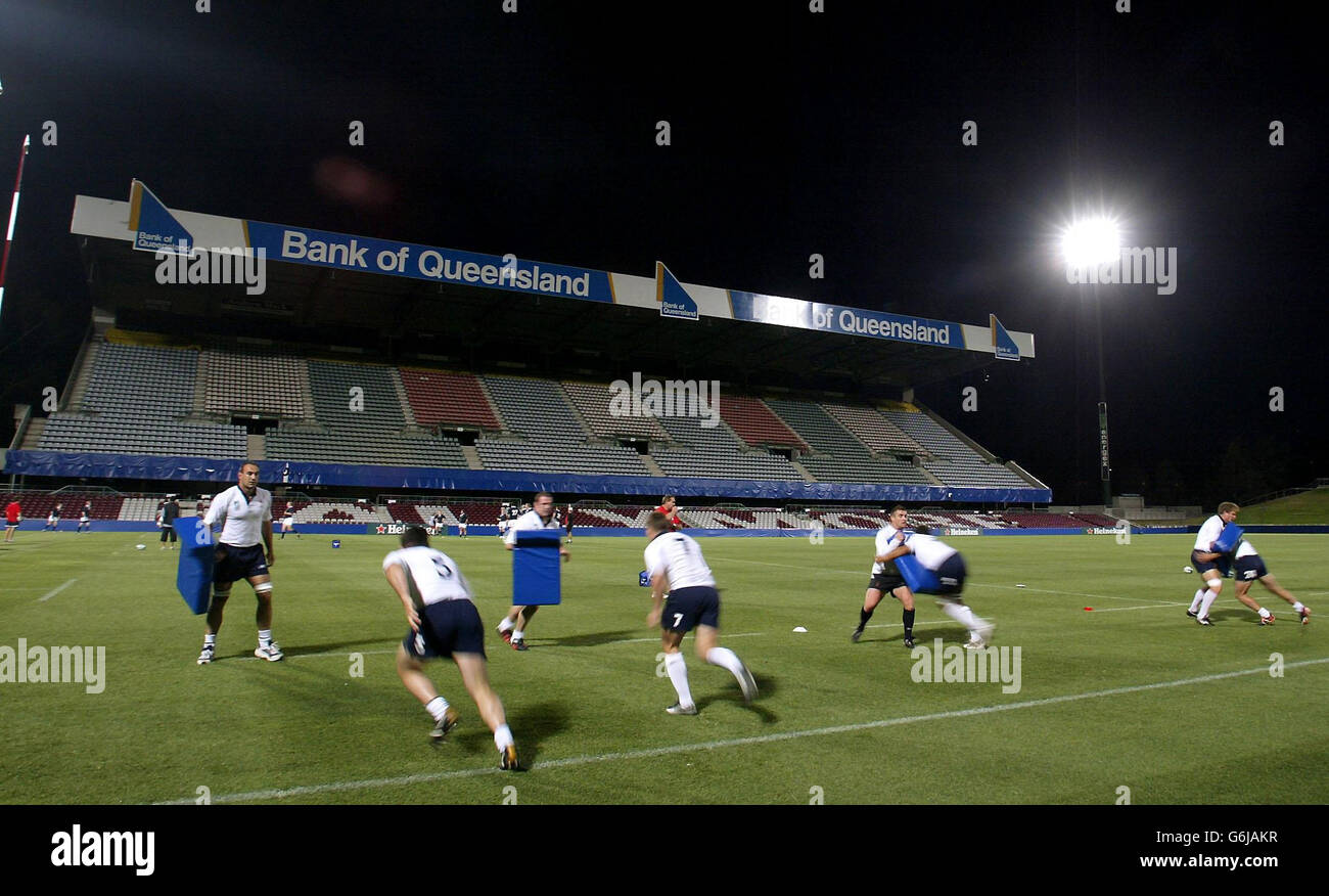 The welsh team train under the floodlights at Ballymore Rugby Union ...