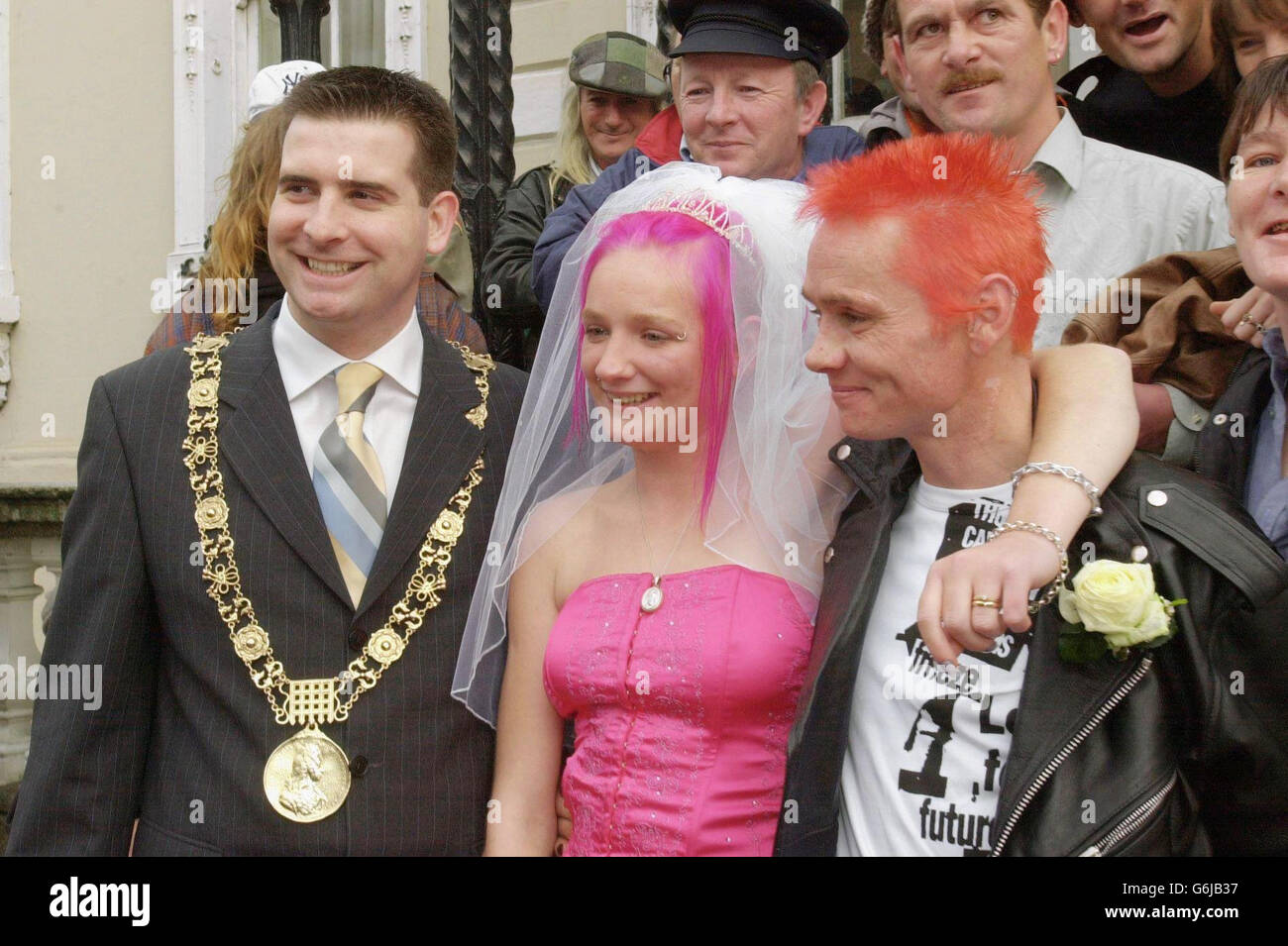 Homeless couple wedding day Stock Photo - Alamy