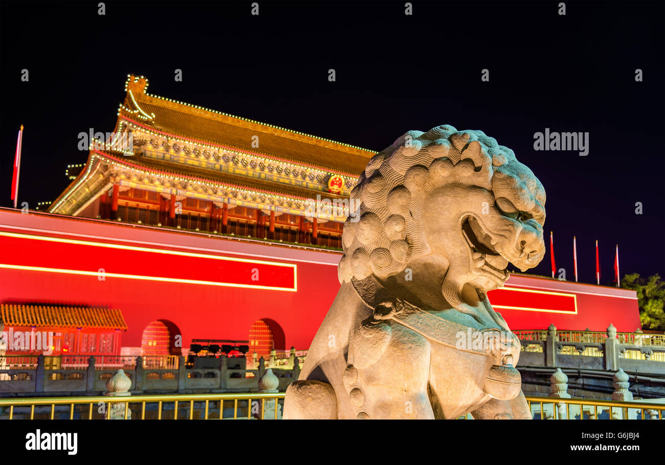 Lion in front of the Tiananmen Gate in Beijing Stock Photo - Alamy