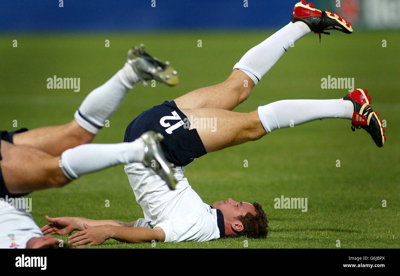 Sport rugby union training stretching hi-res stock photography and ...