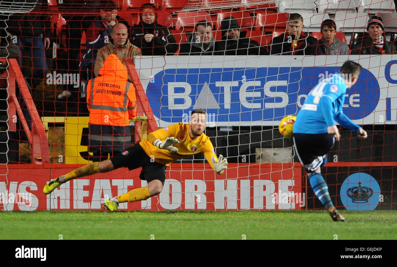 Charlton Athletic's Ben Hamer can't stop Leeds United's Ross McCormack ...