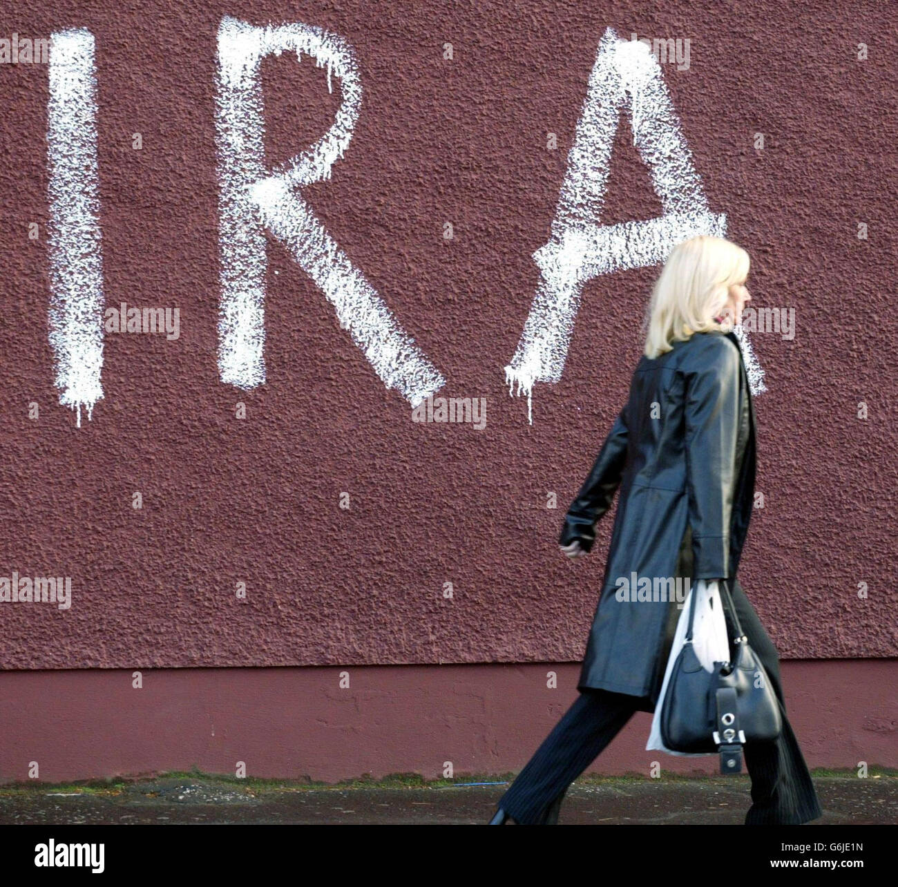 Ira graffiti ira disarmament report hi-res stock photography and images ...
