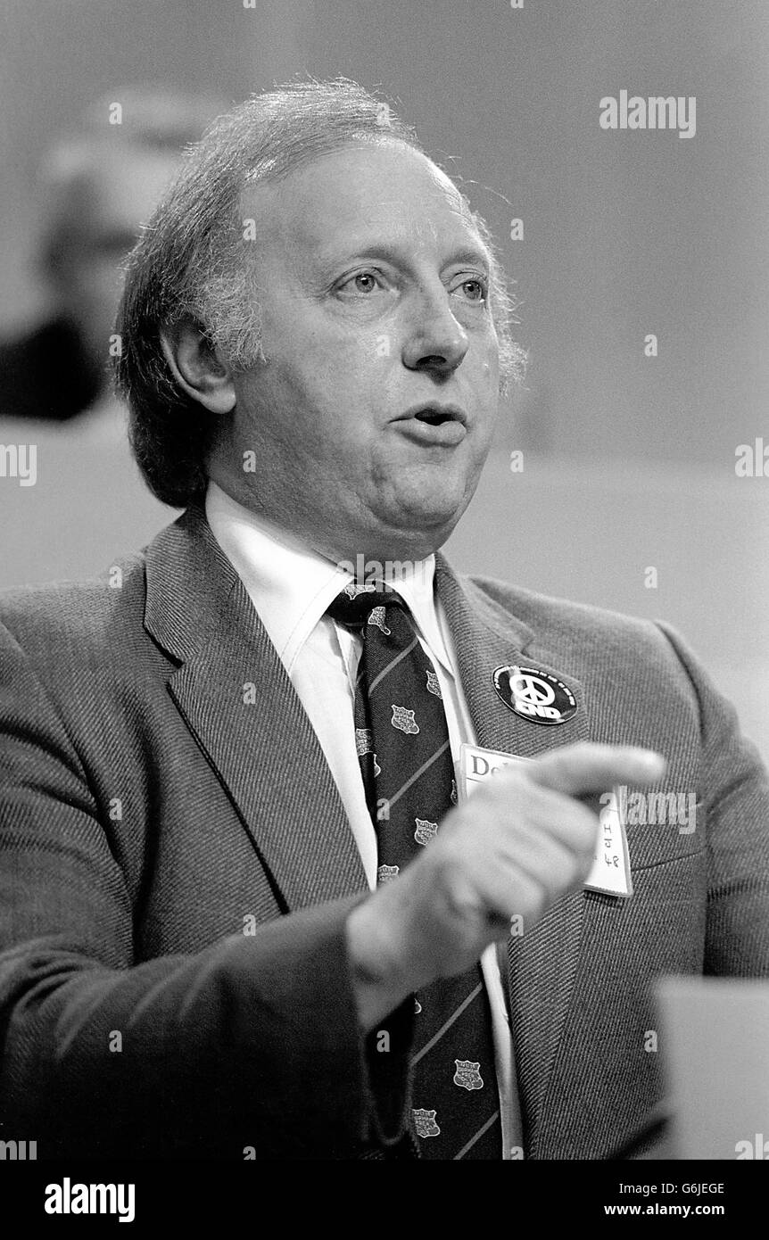 Arthur scargill labour conference hi-res stock photography and images ...