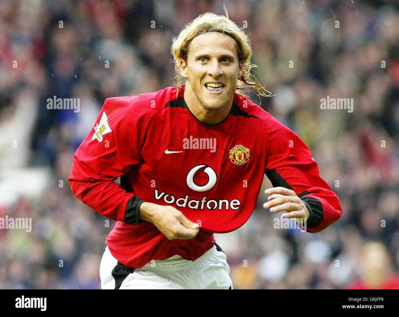 Manchester United's Diego Forlan celebrates scoring the first goal ...