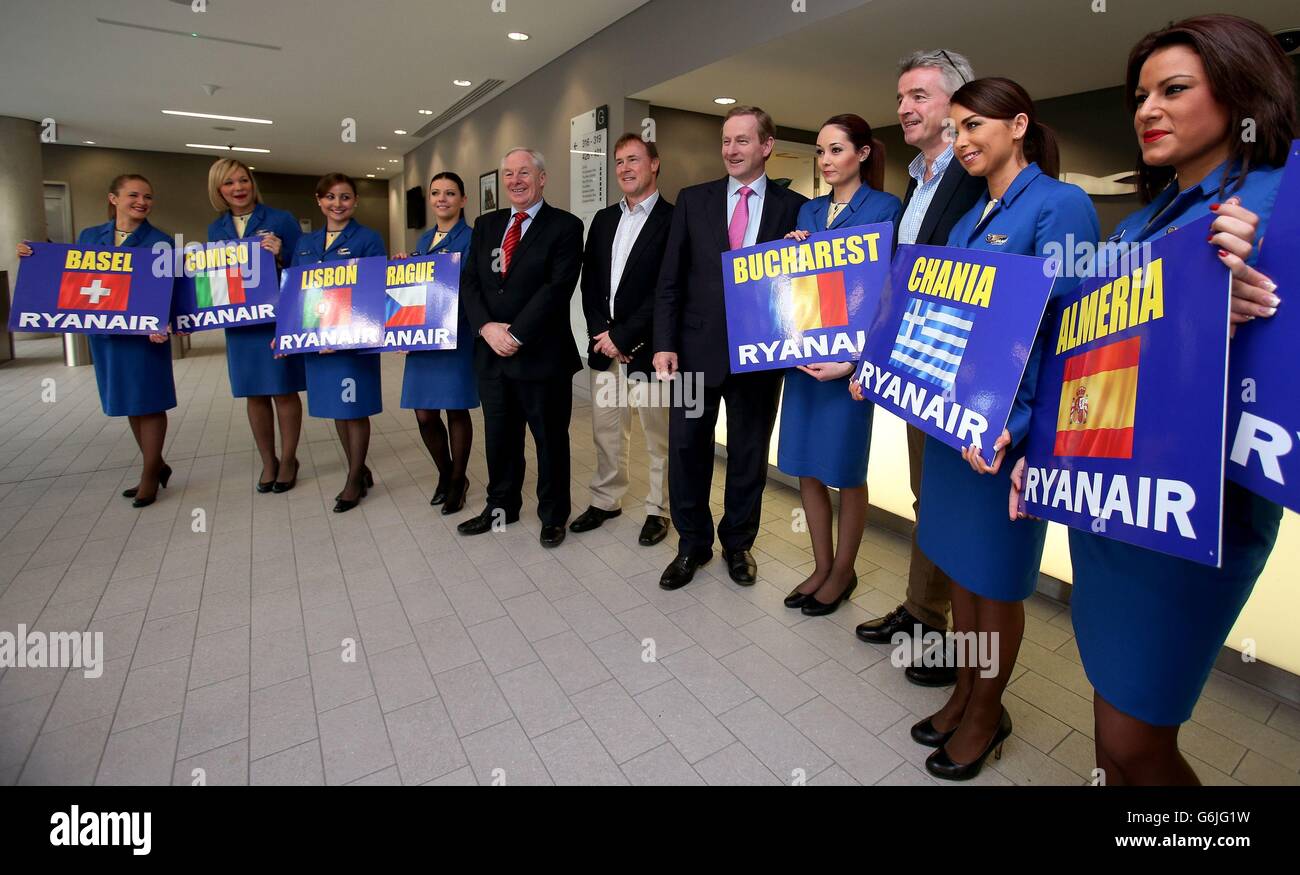 Ryanair cabin crew with (from left to right) Minister of State for ...