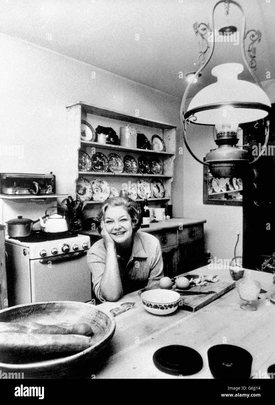 Television - TV Chefs - Elizabeth David. Celebrity cook Elizabeth David ...