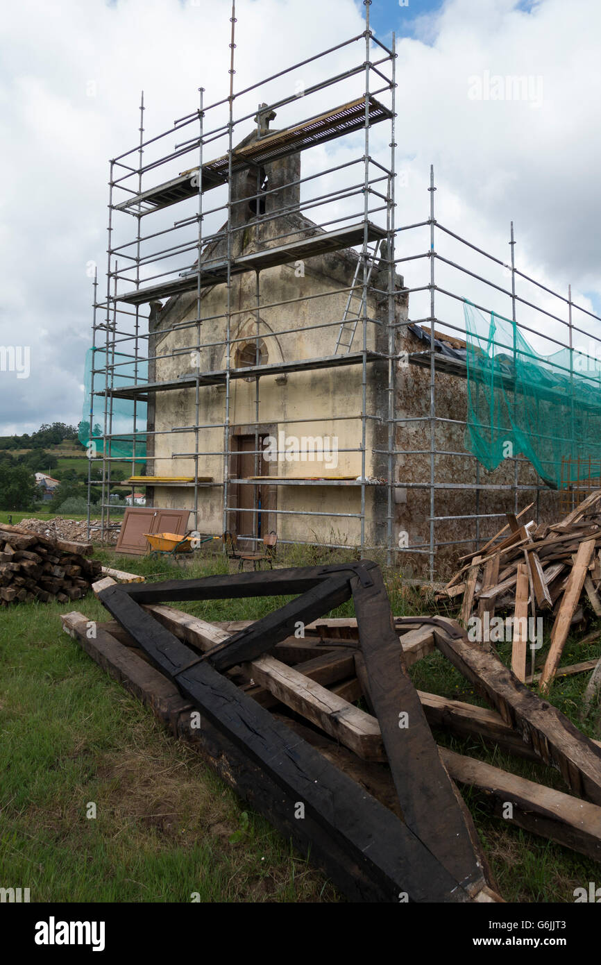 Old scaffold hi-res stock photography and images - Alamy