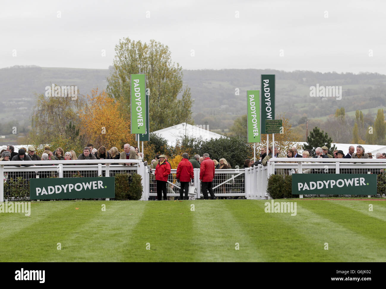 Paddy power advertising hi-res stock photography and images - Alamy