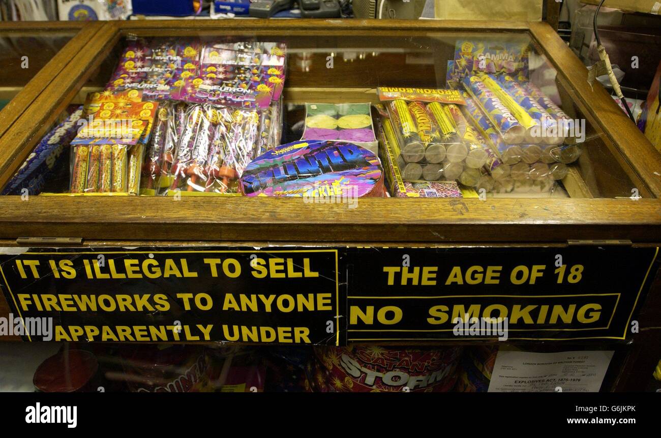 Fireworks store hi-res stock photography and images - Alamy