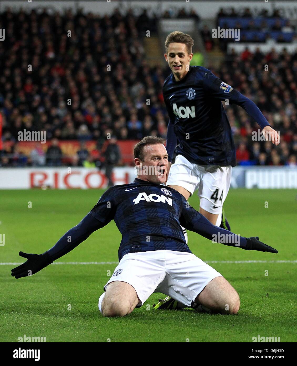 Manchester united wayne rooney celebrates his goal hi-res stock ...