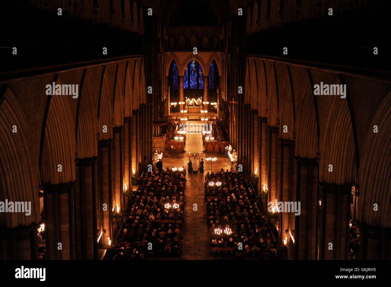 Salisbury Cathedral advent procession Stock Photo - Alamy