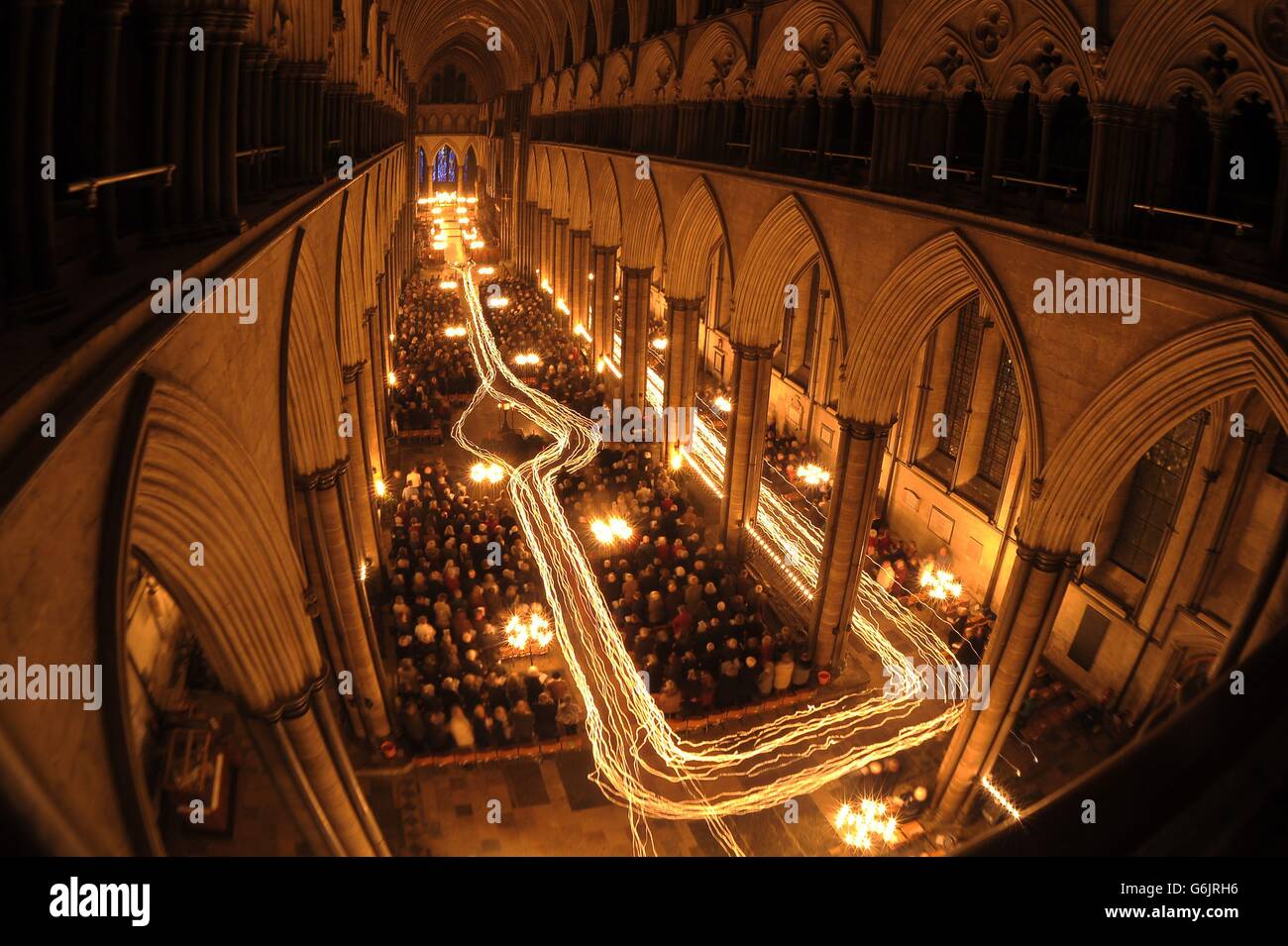 The From Darkness to Light Advent Procession last night at Salisbury ...