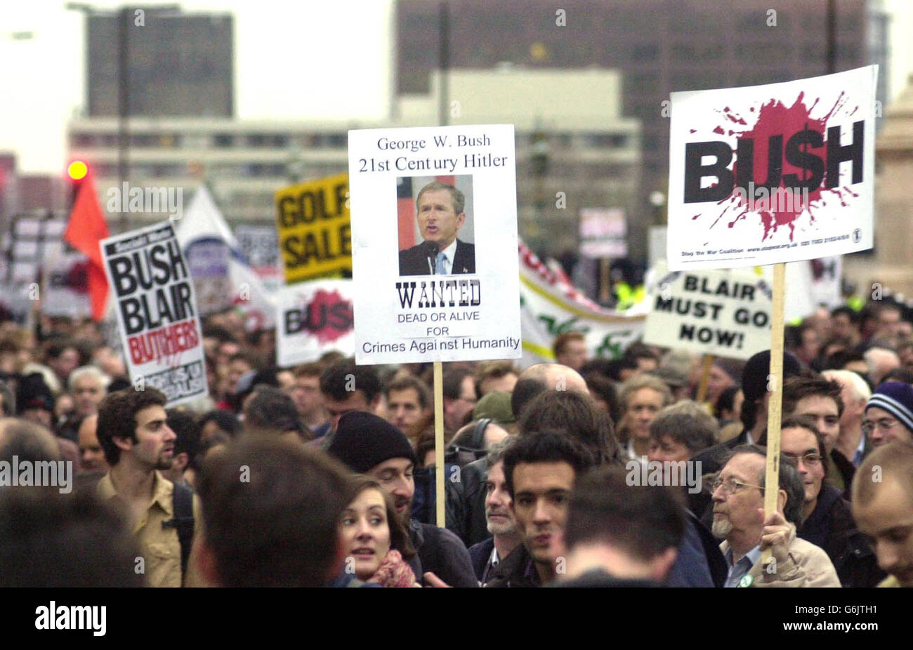 Protest politics crowd banners poster slogan bushvisit03 george hi-res ...