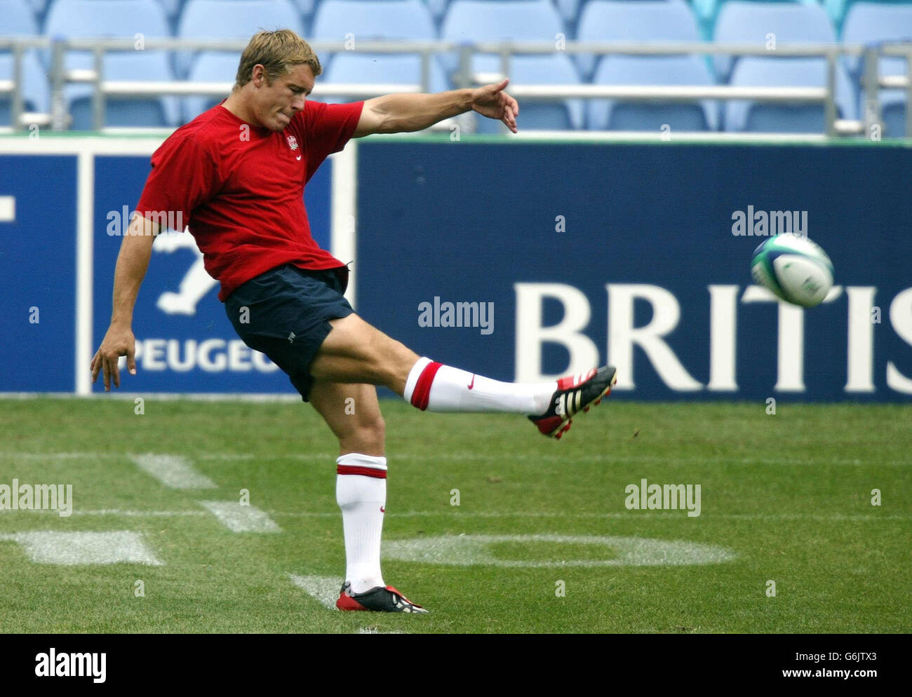 England's Jonny Wilkinson has his final kicking session at the Telstra ...