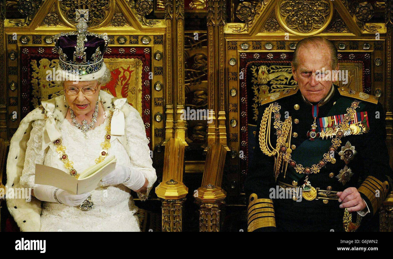 Queen elizabeth ii reading queens speech hi-res stock photography and ...