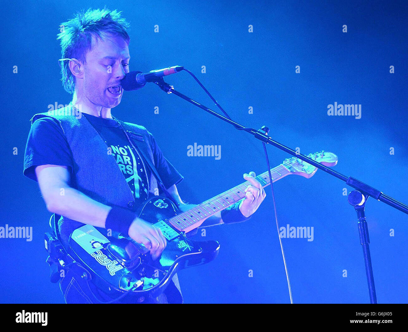 Radiohead live hi-res stock photography and images - Alamy