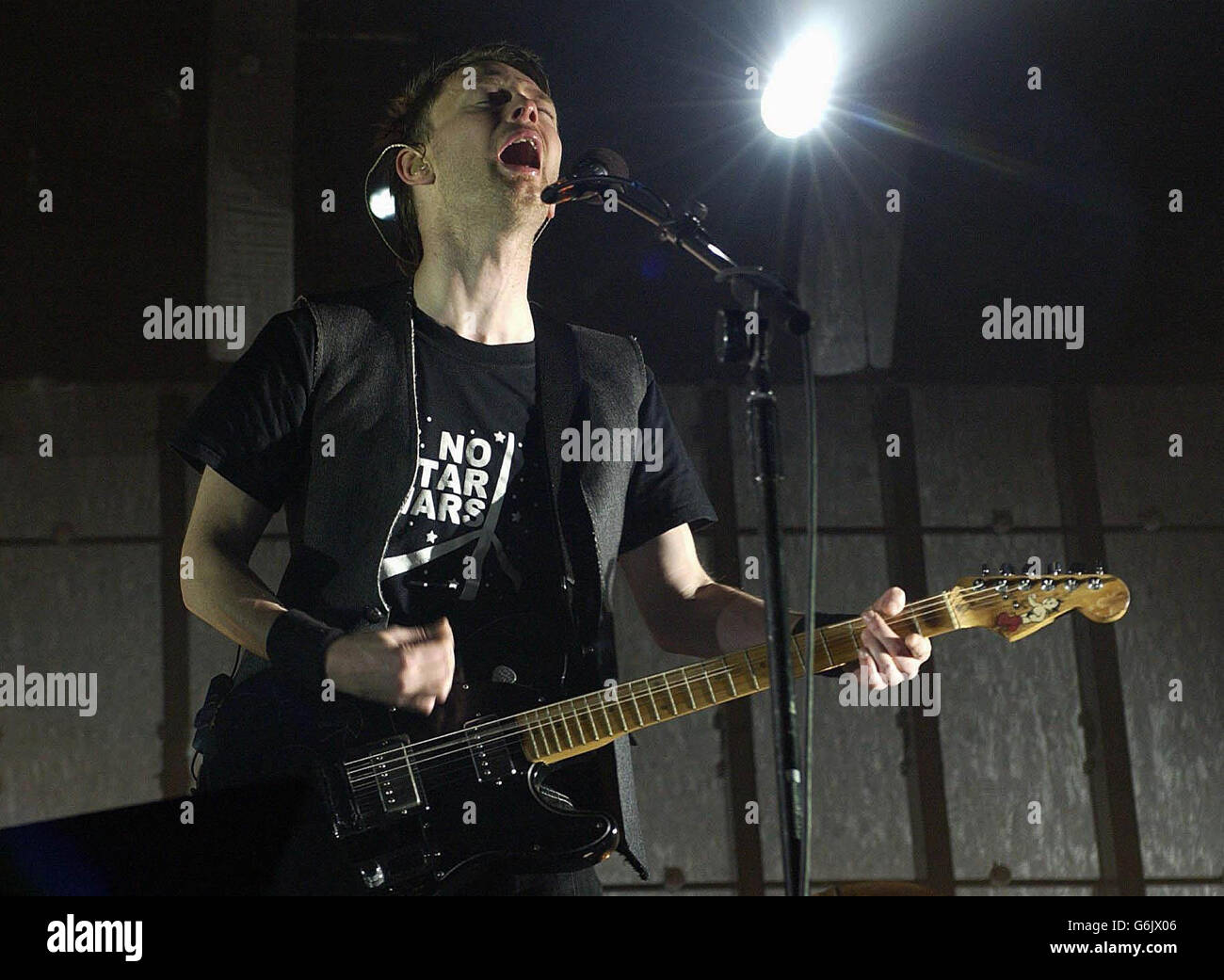 Radiohead live hi-res stock photography and images - Alamy