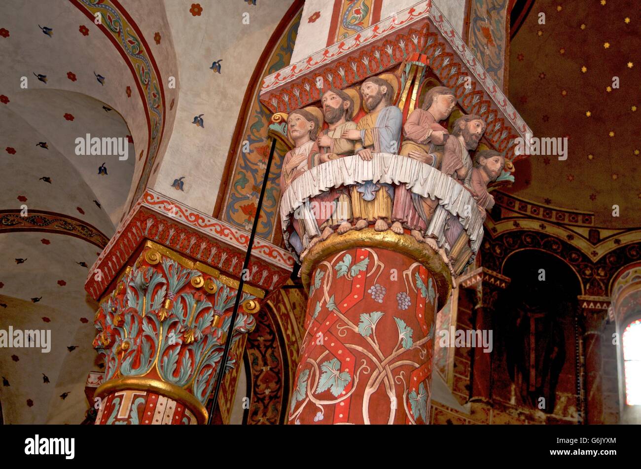 Romanesque columns and capital hi-res stock photography and images - Alamy