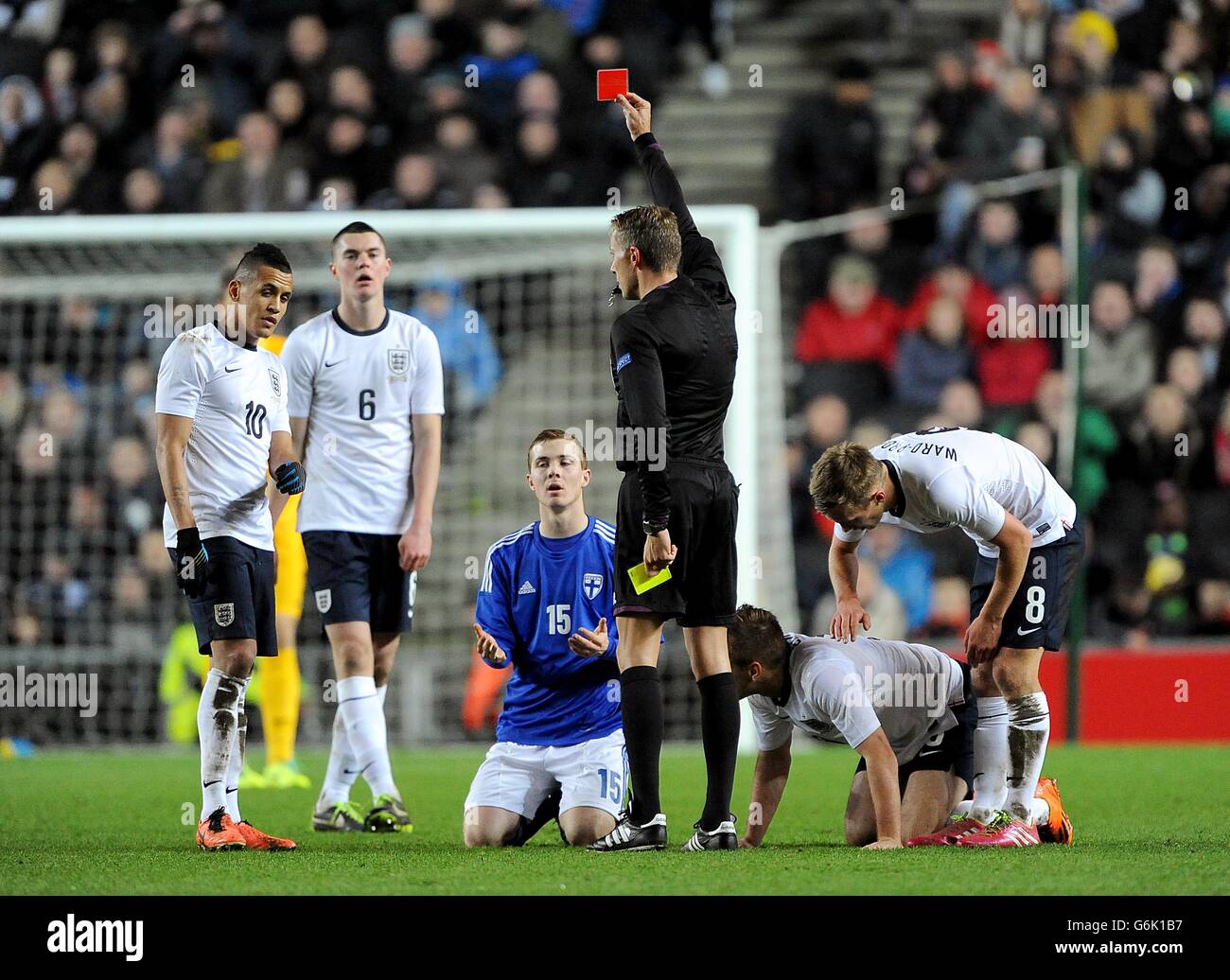 Luke shaw england referee hi-res stock photography and images - Alamy