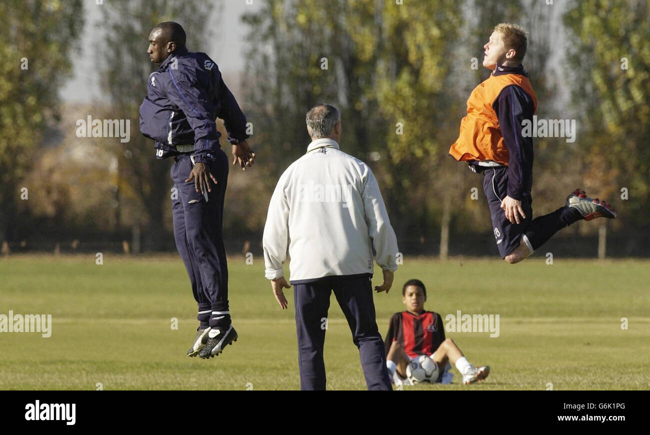 Chelseas training ground in west london hi-res stock photography and ...