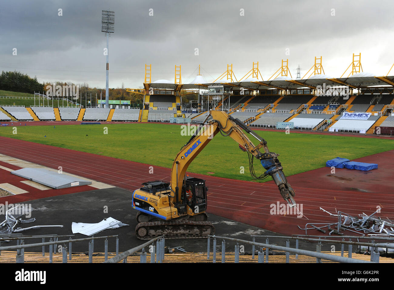 Demolition begins on the Don Valley Stadium, Sheffield Stock Photo - Alamy