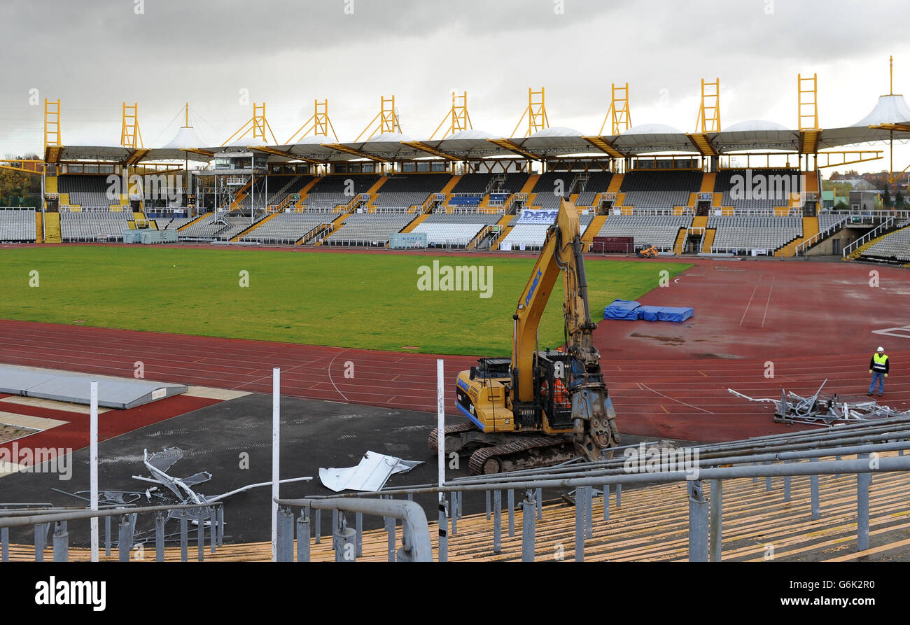 Demolition begins on the Don Valley Stadium, Sheffield Stock Photo - Alamy