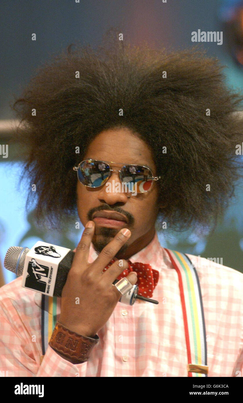 Singer Andre3000 from Outkast during his guest appearance on MTV's TRL ...
