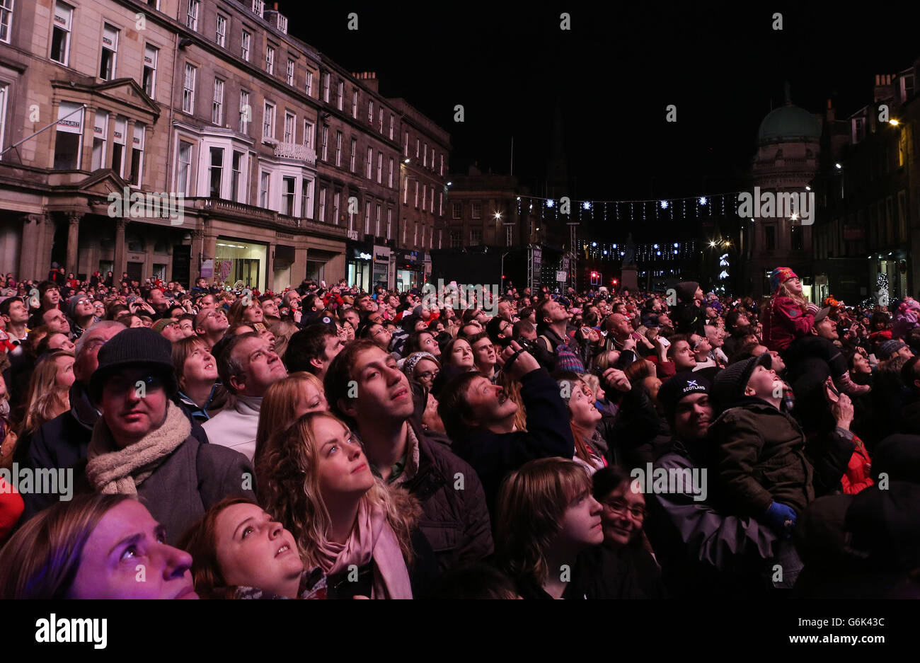 Crowds looking upwards after Sir Chris Hoy turned on Edinburgh's ...