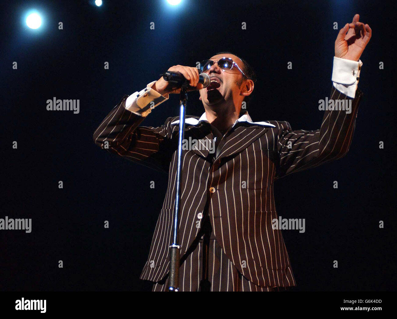 Lead singer Kevin Rowland from Dexy's Midnight Runners performs live in ...
