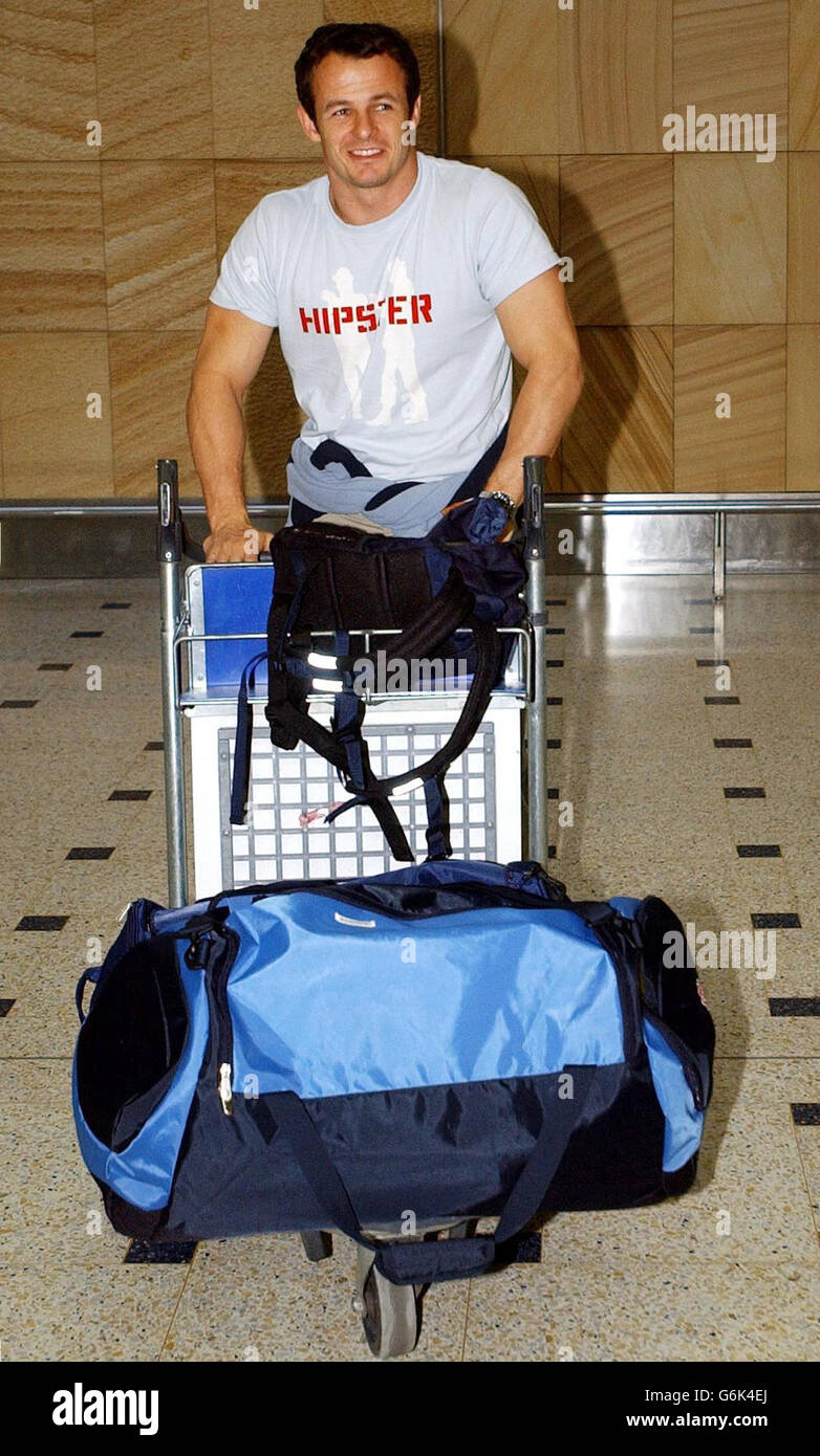 England rugby player austin healey smiles arrives sydney airport hi-res ...