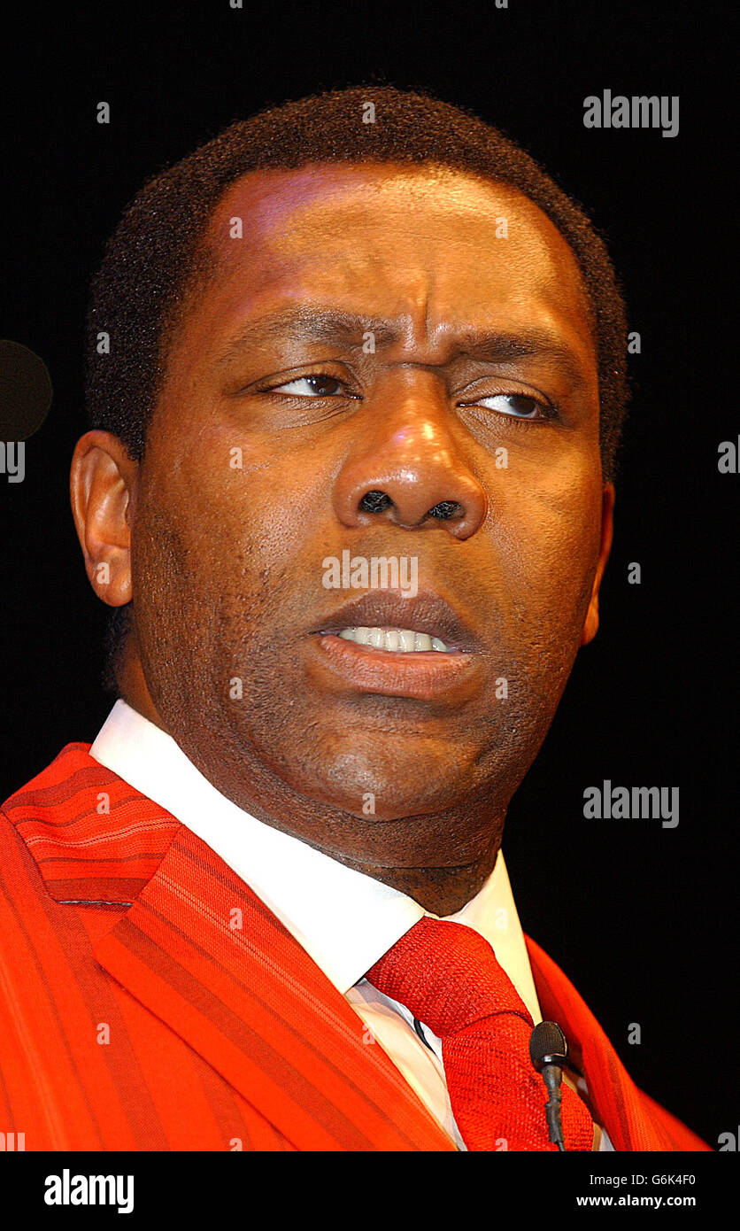 Celebrity theatre orange suit pulling face lenny henry hi-res stock ...